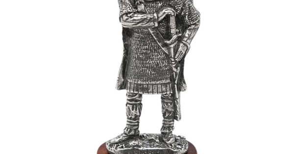 Pipercraft Macbeth Figurine